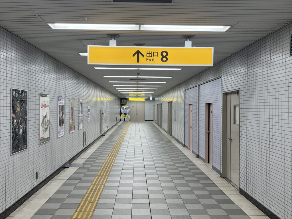 8番出口x神戸市営地下鉄 異変探しミッション 会場設営 – 神戸のイベント設営ならベースへ｜会場設備設営・備品レンタル・看板制作 株式会社BASE｜
